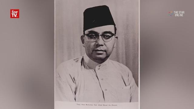 Perak Sultan launches book "Fulfilling A Legacy - Tun Razak Foundation ...