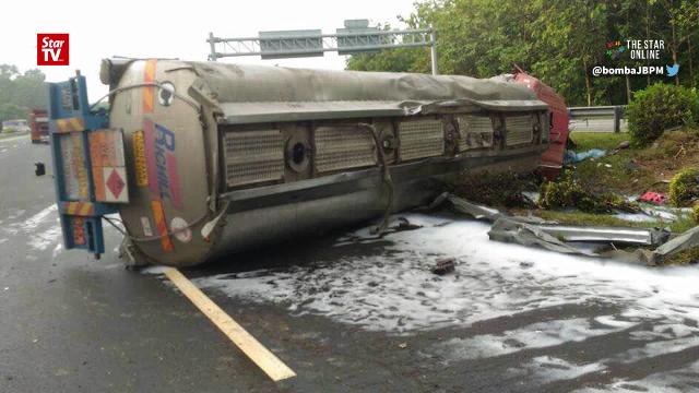 Fatal tanker lorry accident causes acid spill, road closure | TheStarTV.com