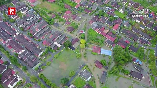 Flash floods hit Melaka, forcing evacuation | TheStarTV.com