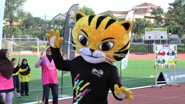 KJ dons SEA Games mascot suit | TheStarTV.com