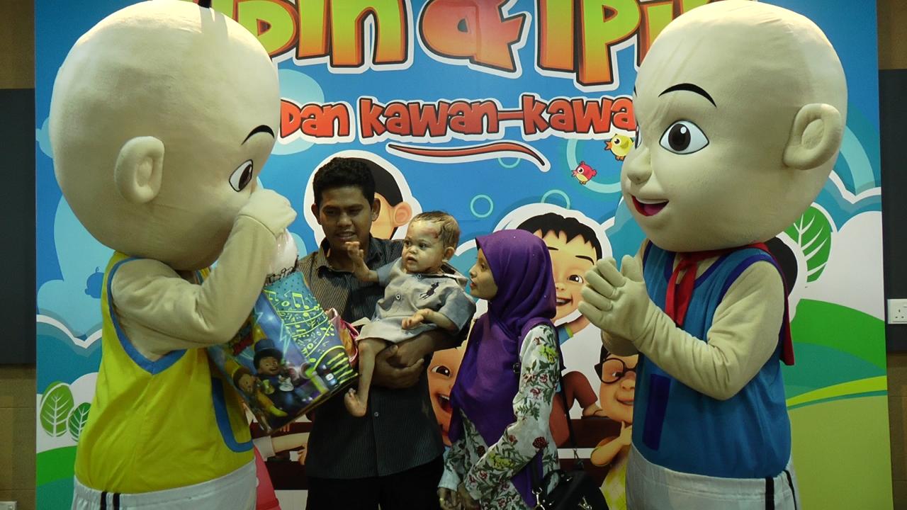 Dream come true: Boy with rare skin disorder meets Upin and Ipin ...