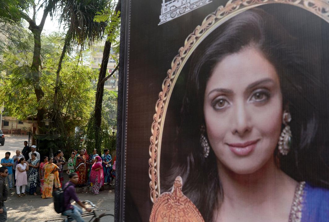 Bollywood legend Sridevi’s body reaches Mumbai from Dubai | TheStarTV.com