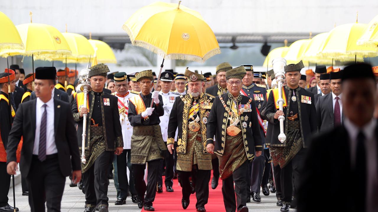 Agong opens first session of 14th Parliament | TheStarTV.com