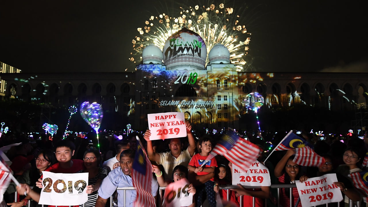 Special digital fireworks display steals the show in Putrajaya ...