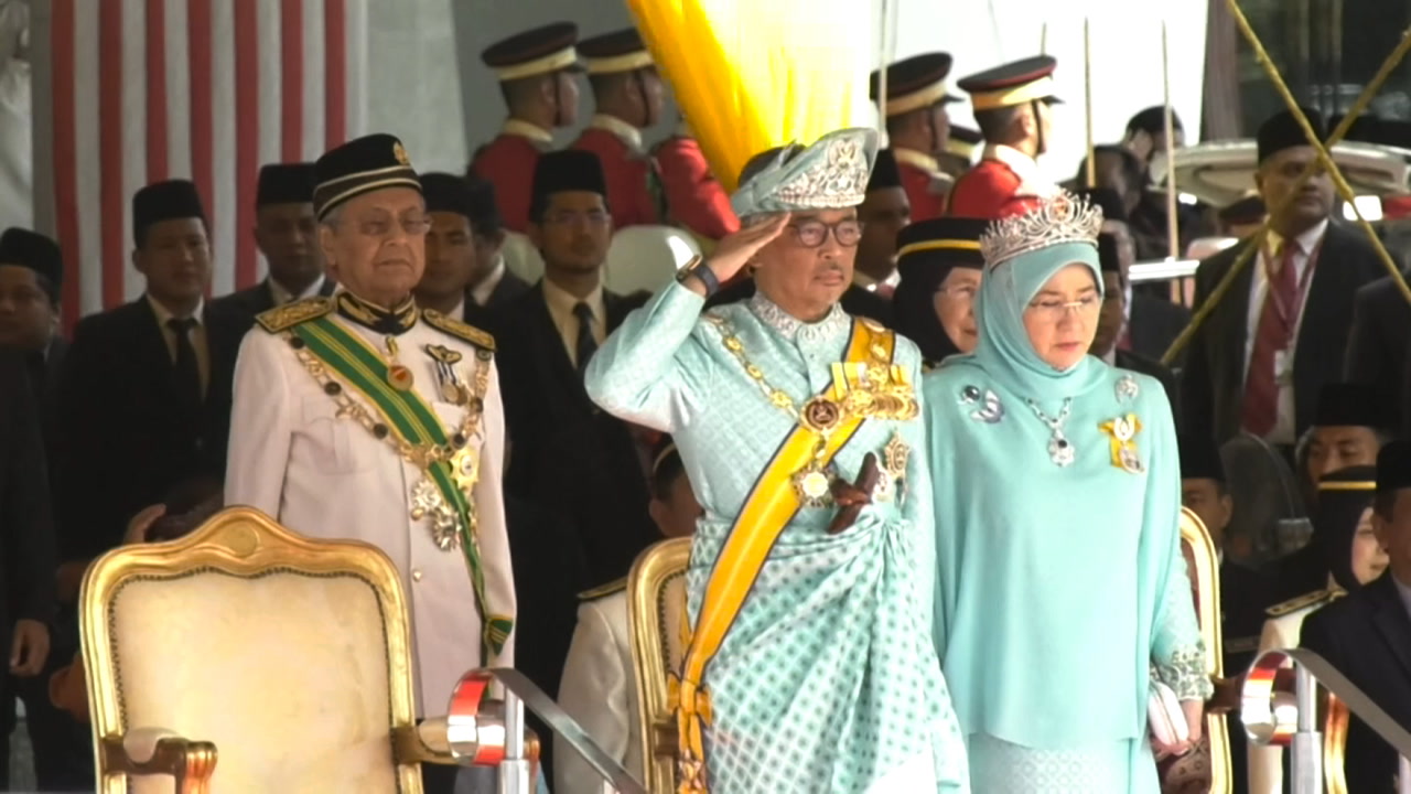 Sultan Abdullah sworn in as the new King | TheStarTV.com