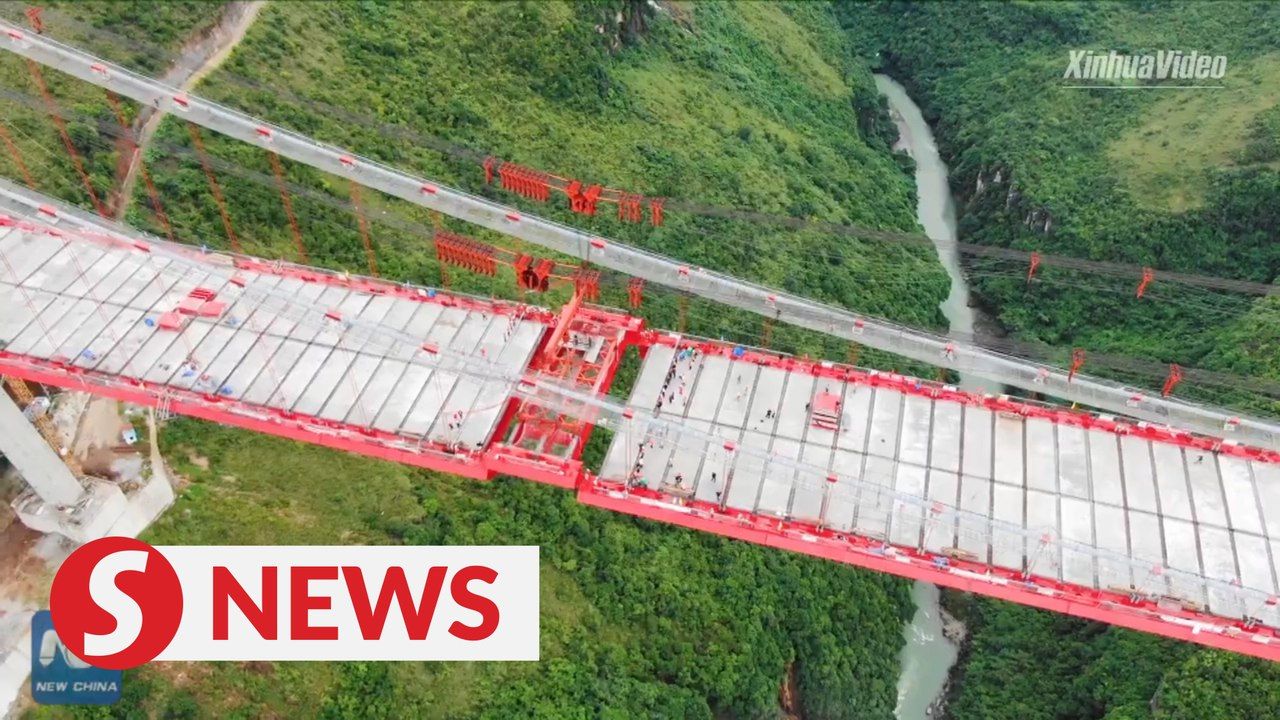 Main structures of new mega bridge connected in Guizhou, China ...