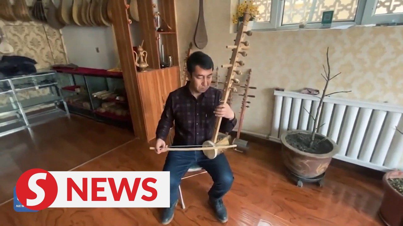 A folk musician introduces Uyghur musical instruments | TheStarTV.com