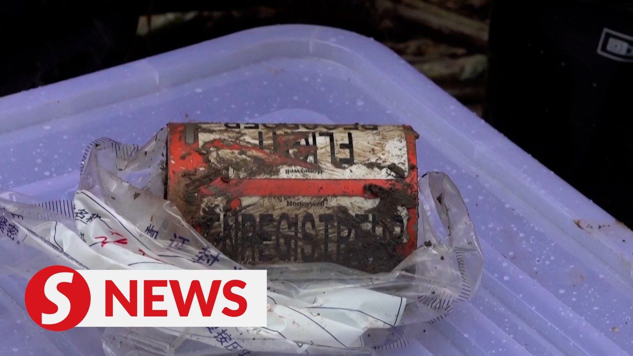 One of the black boxes of MU5735 found | TheStarTV.com