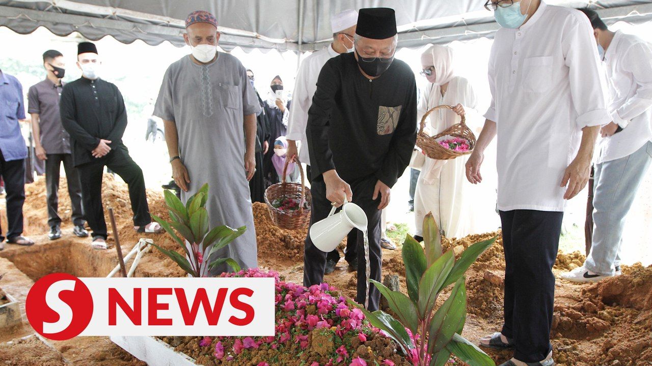 Tengku Ahmad Rithauddeen laid to rest at Bukit Kiara Muslim Cemetery ...