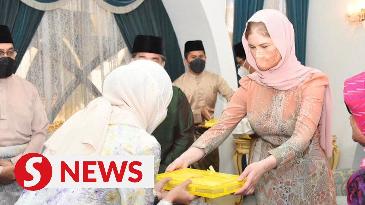Kelantan Sultanah receives visitors in first appearance following ...