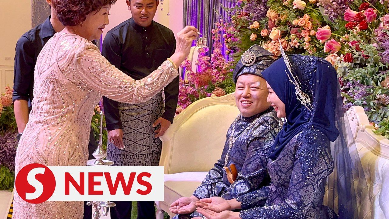 Chinese couple in JB celebrate their union with Malay tradition ...