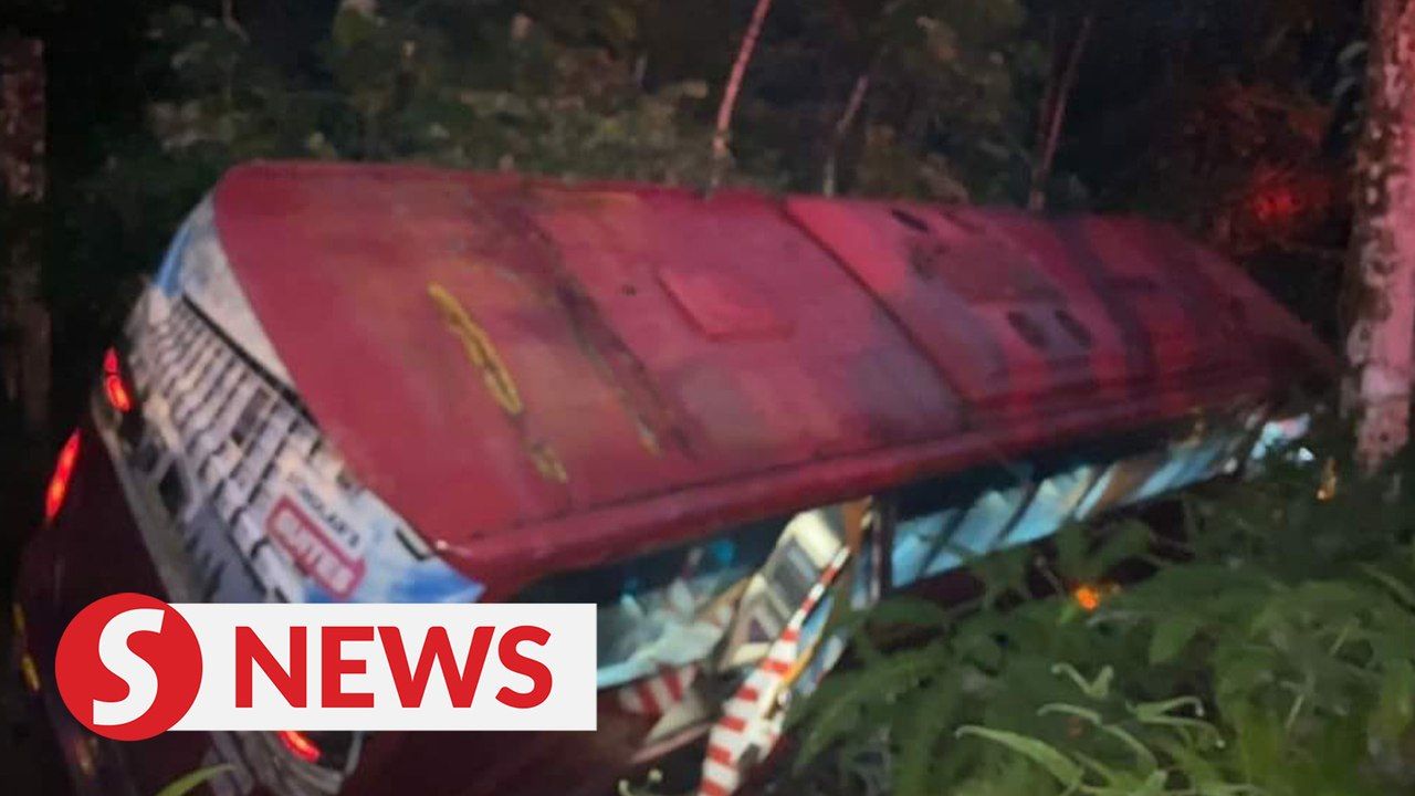 Bus ferrying 60 UPSI students crashes into ravine, 11 hurt | TheStarTV.com