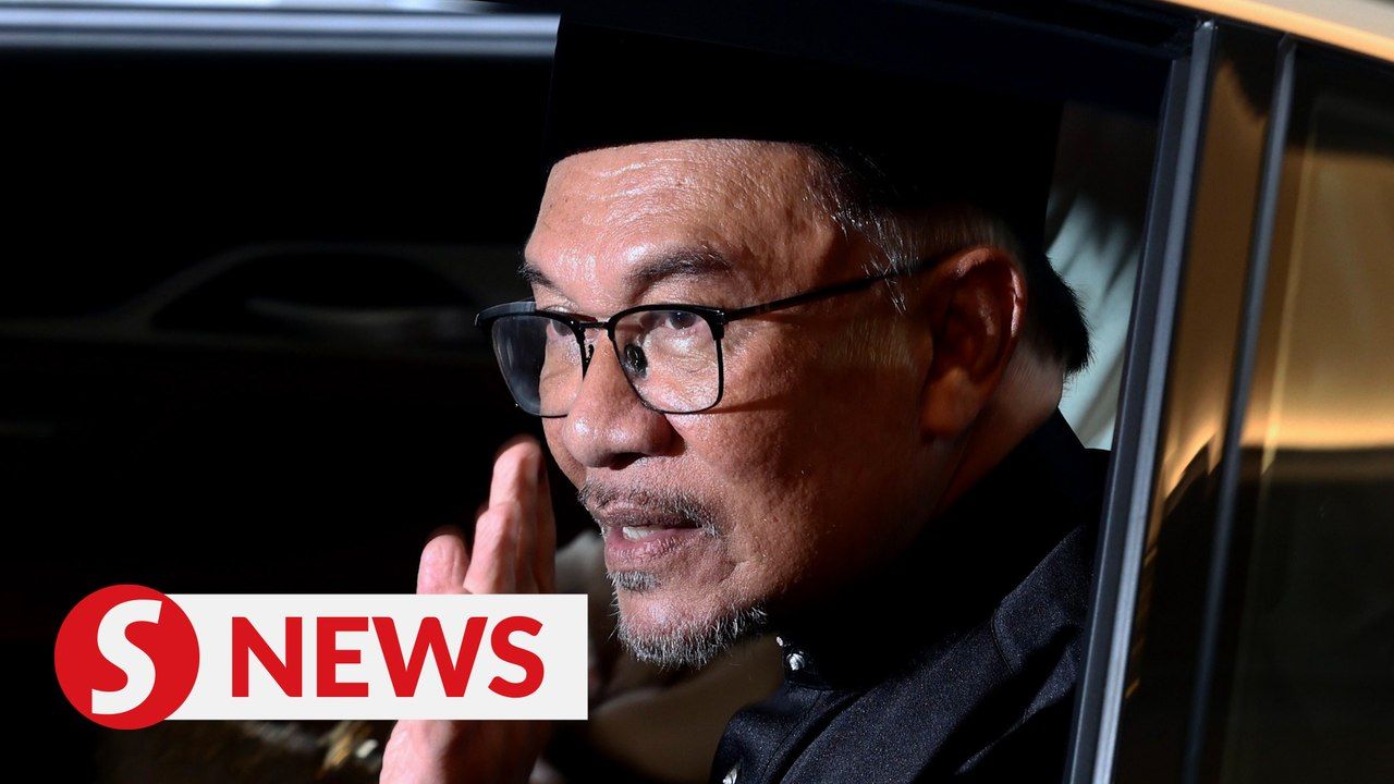 Huge crowd gathers for Anwar’s maiden press conference as PM ...