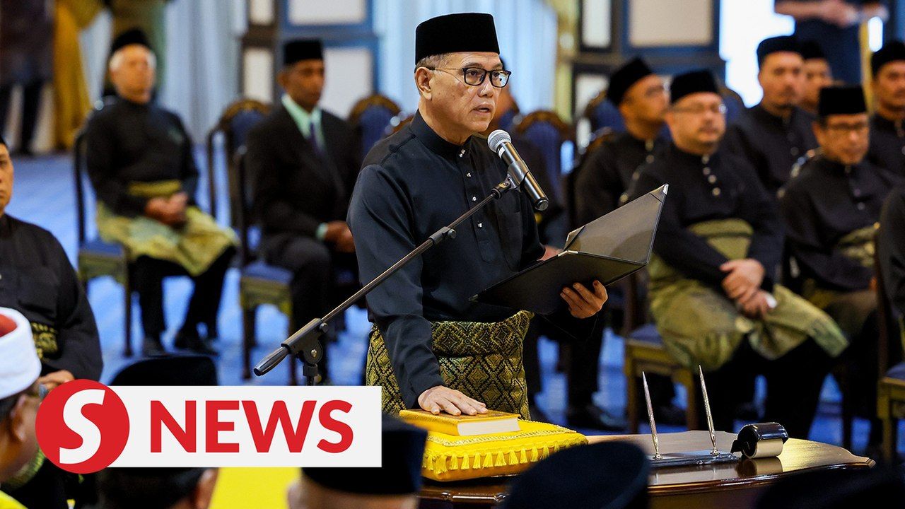 Wan Rosdy sworn in as Pahang MB for second term | TheStarTV.com