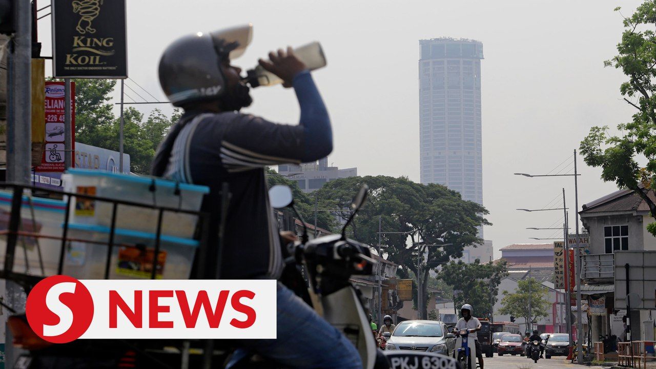 Haze caused by hot weather, peat fires, says Nik Nazmi | TheStarTV.com