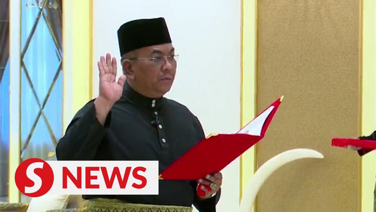 Sanusi sworn in as Kedah MB | TheStarTV.com