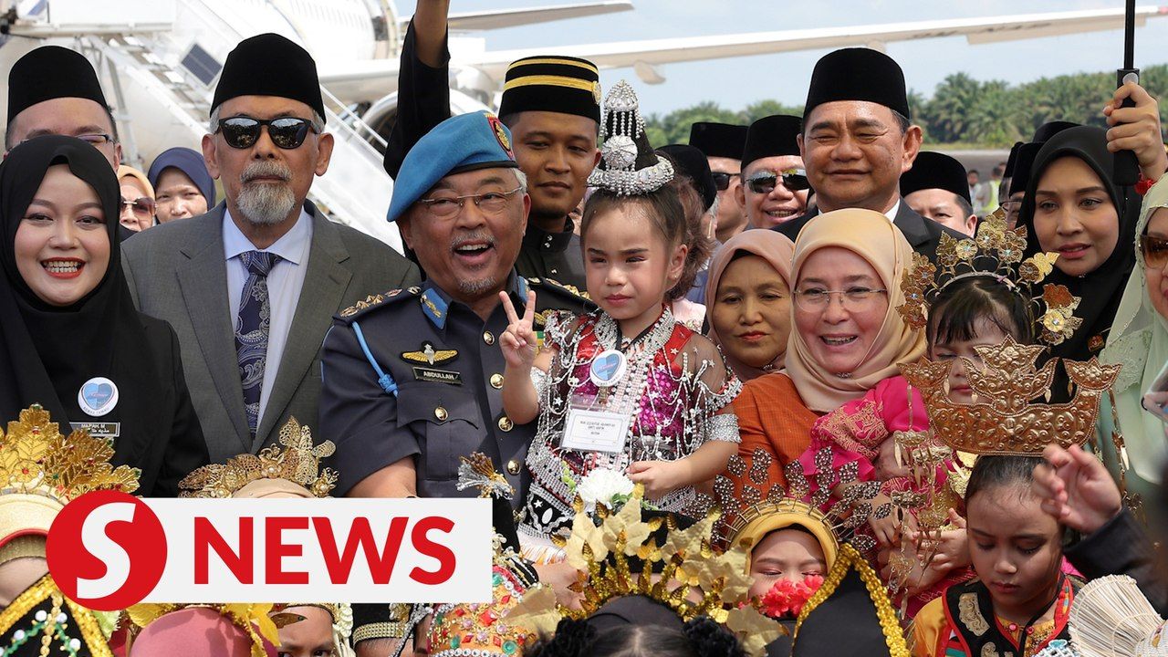 King, Queen arrive in Tawau to begin 'Kembara Kenali Borneo' | TheStarTV.com