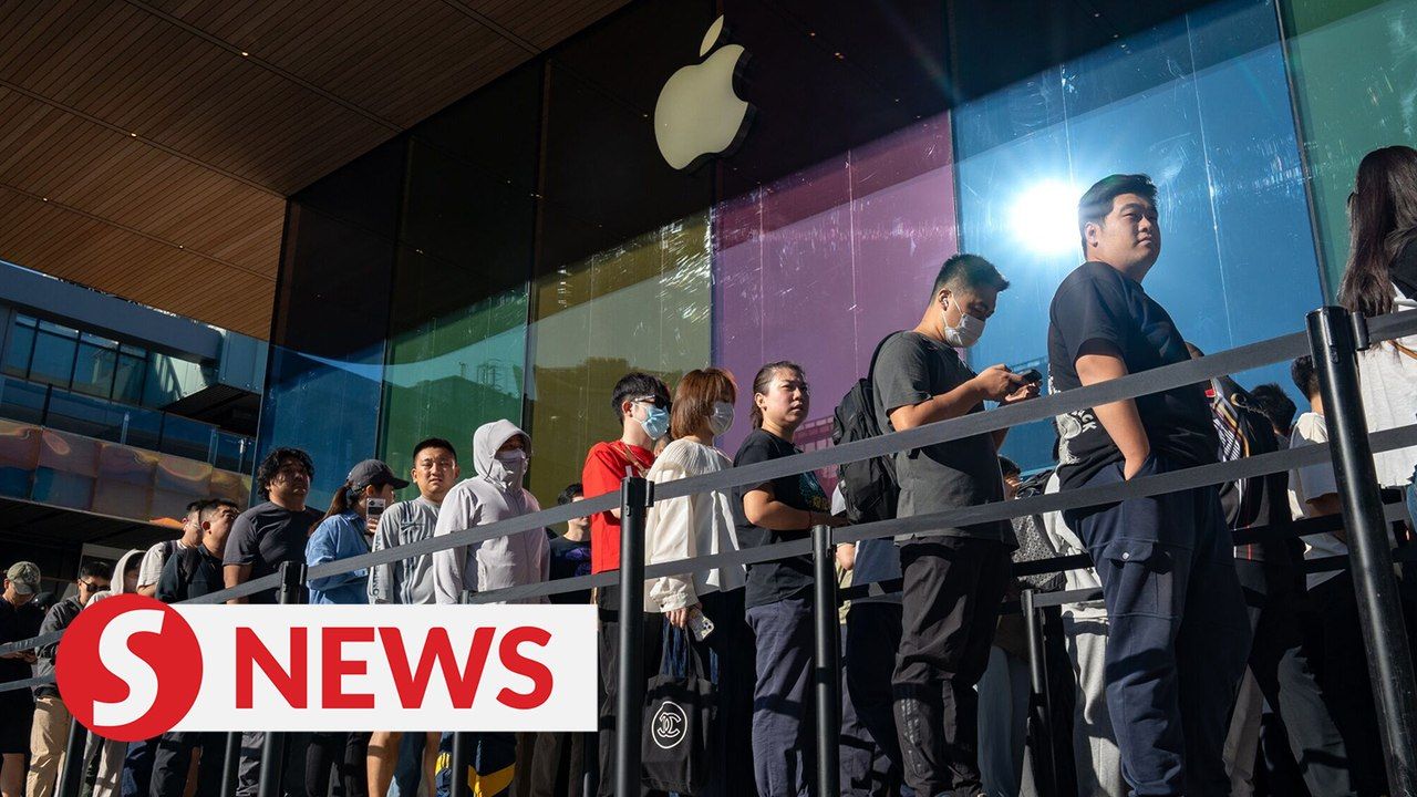 Despite China’s iPhone ban, buyers and scalpers are flocking to Apple ...