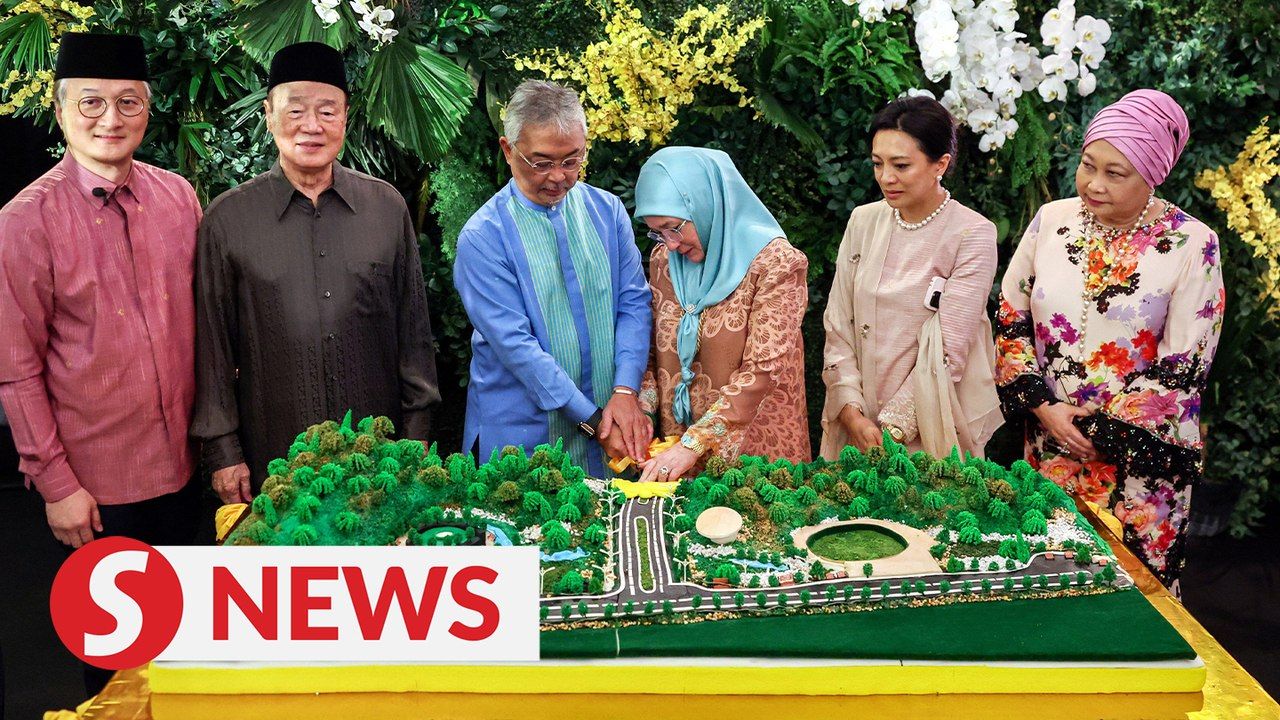 King and Queen officiate Laman Tuanku | TheStarTV.com