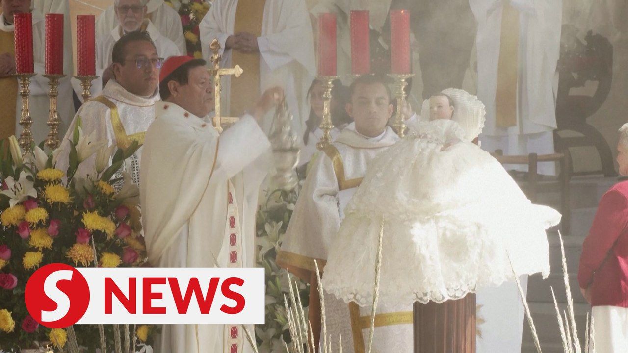 Mexicans bless Baby Jesus statues during traditional celebration ...