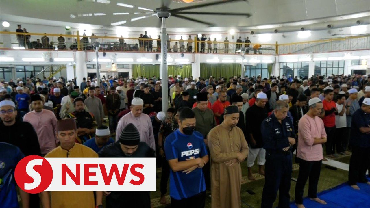 Over 1,500 police officers and members of public join morning prayers ...