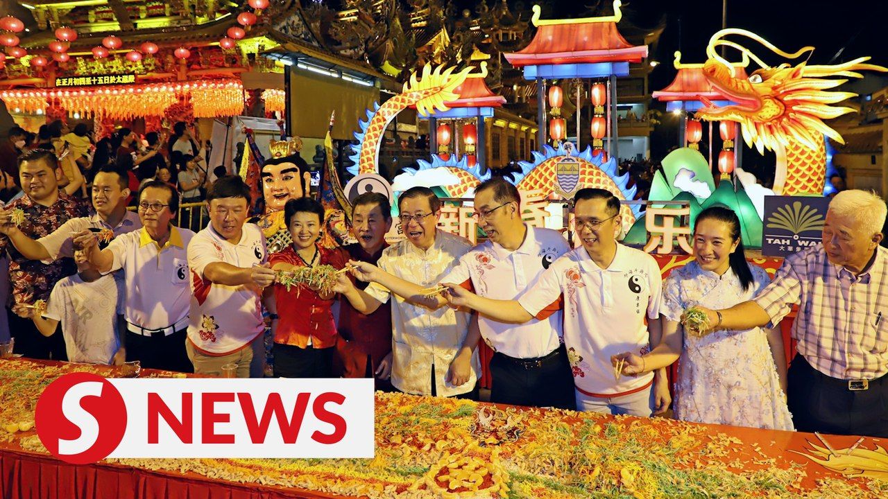A very merry tossing of yee sang on Ren Ri in Butterworth | TheStarTV.com