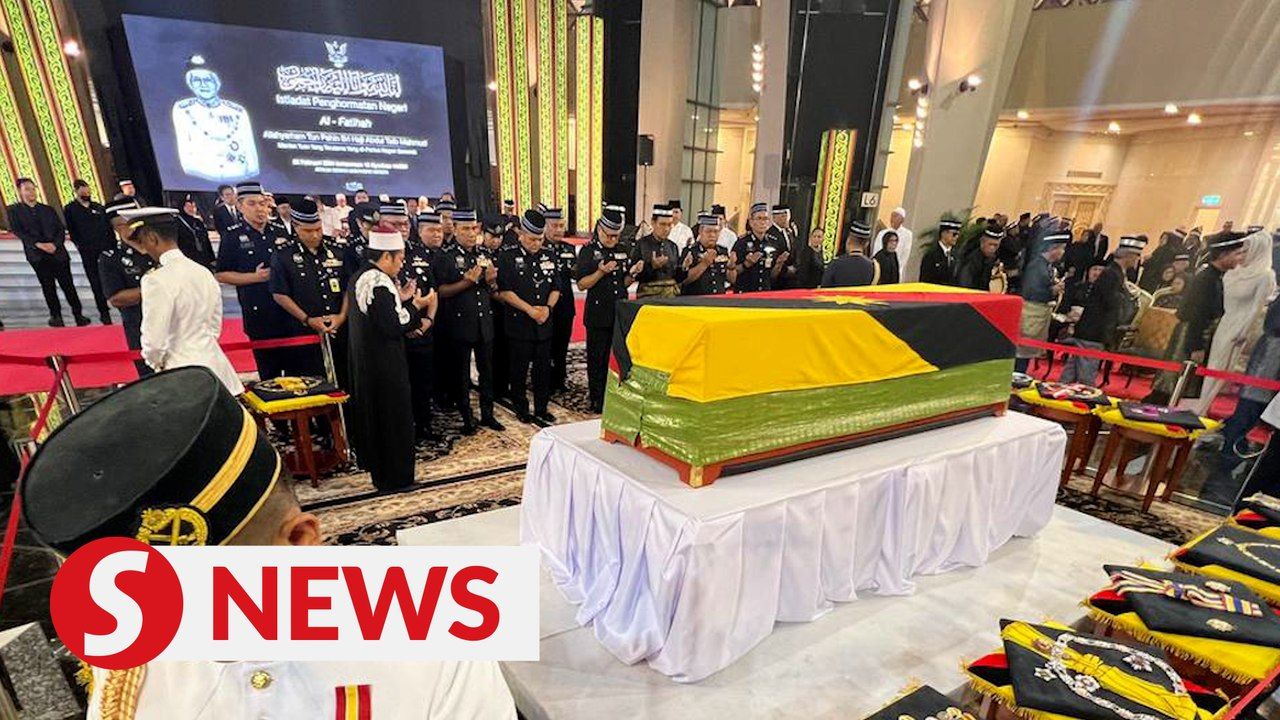 Sarawakians pay tribute to late Taib at state funeral | TheStarTV.com