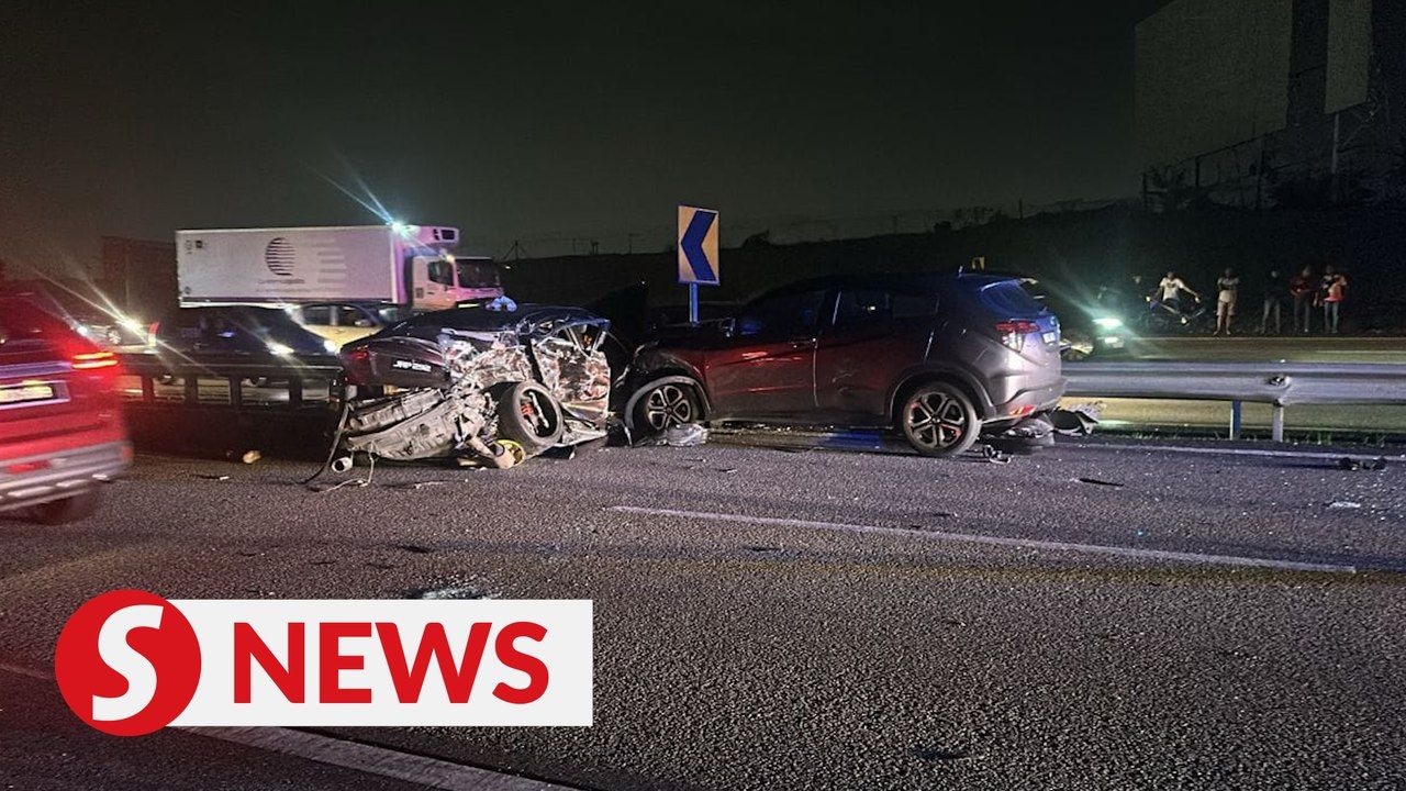 Express bus, six other vehicles involved in North-South Expressway ...