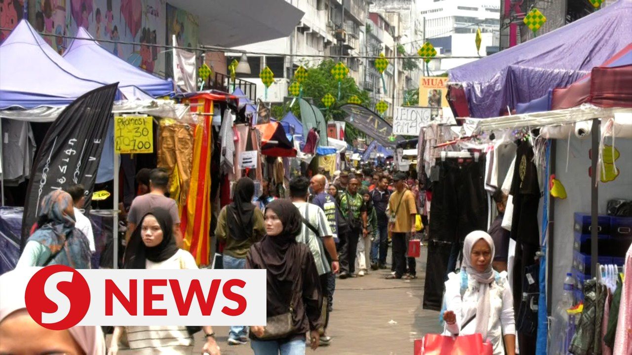 Last-minute shoppers throng Jalan TAR for Raya preparations | TheStarTV.com