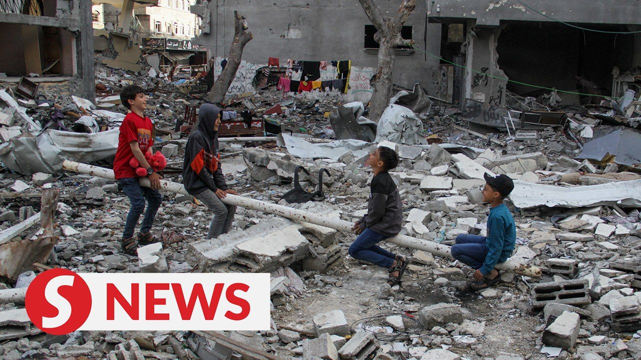 Gazan children build games out of rubble on Eid al-Fitr | TheStarTV.com