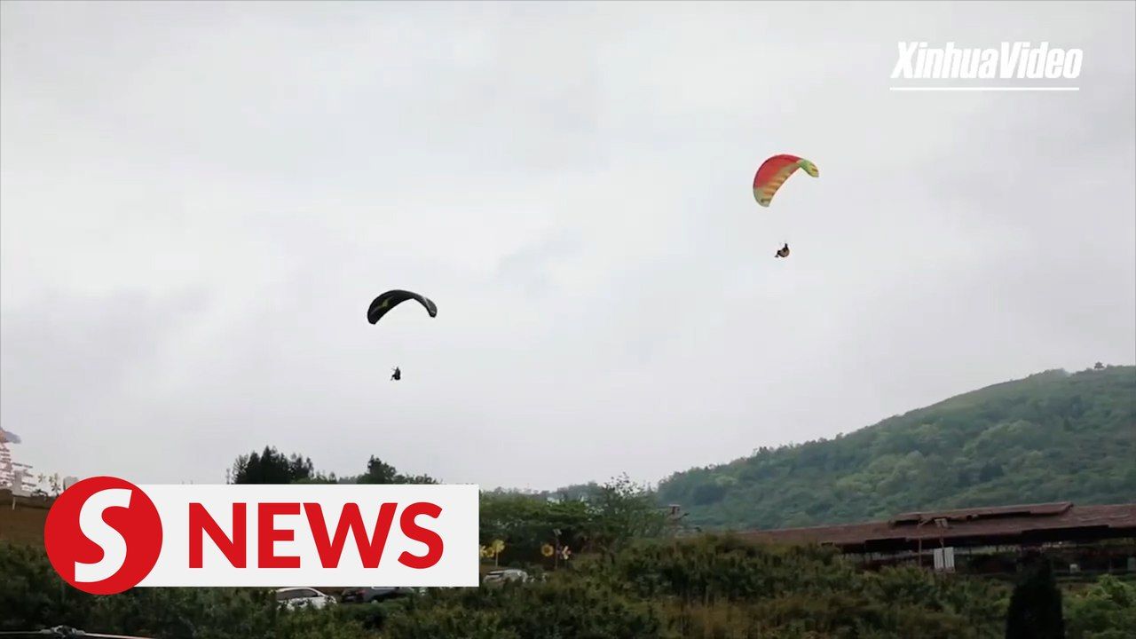 "Soaring Guizhou" paragliding competition held in Southwest China's ...