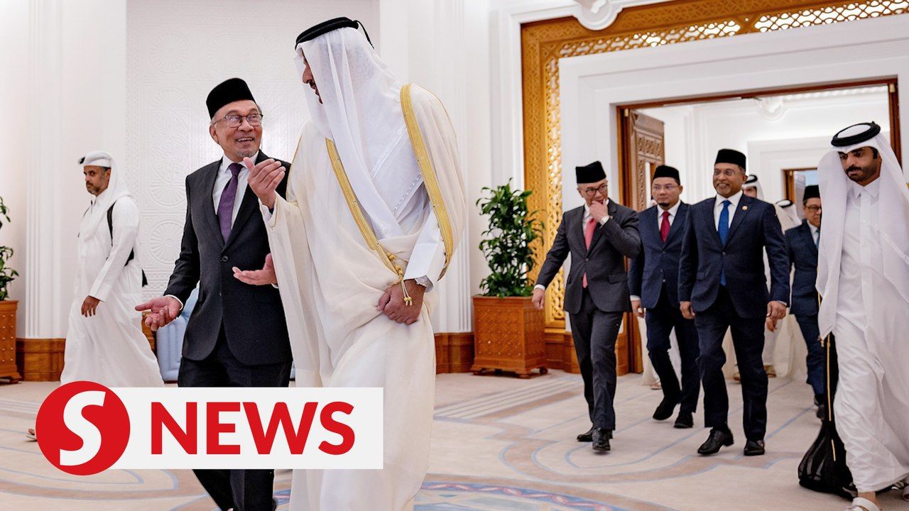 Anwar accorded official welcome in Qatar | TheStarTV.com