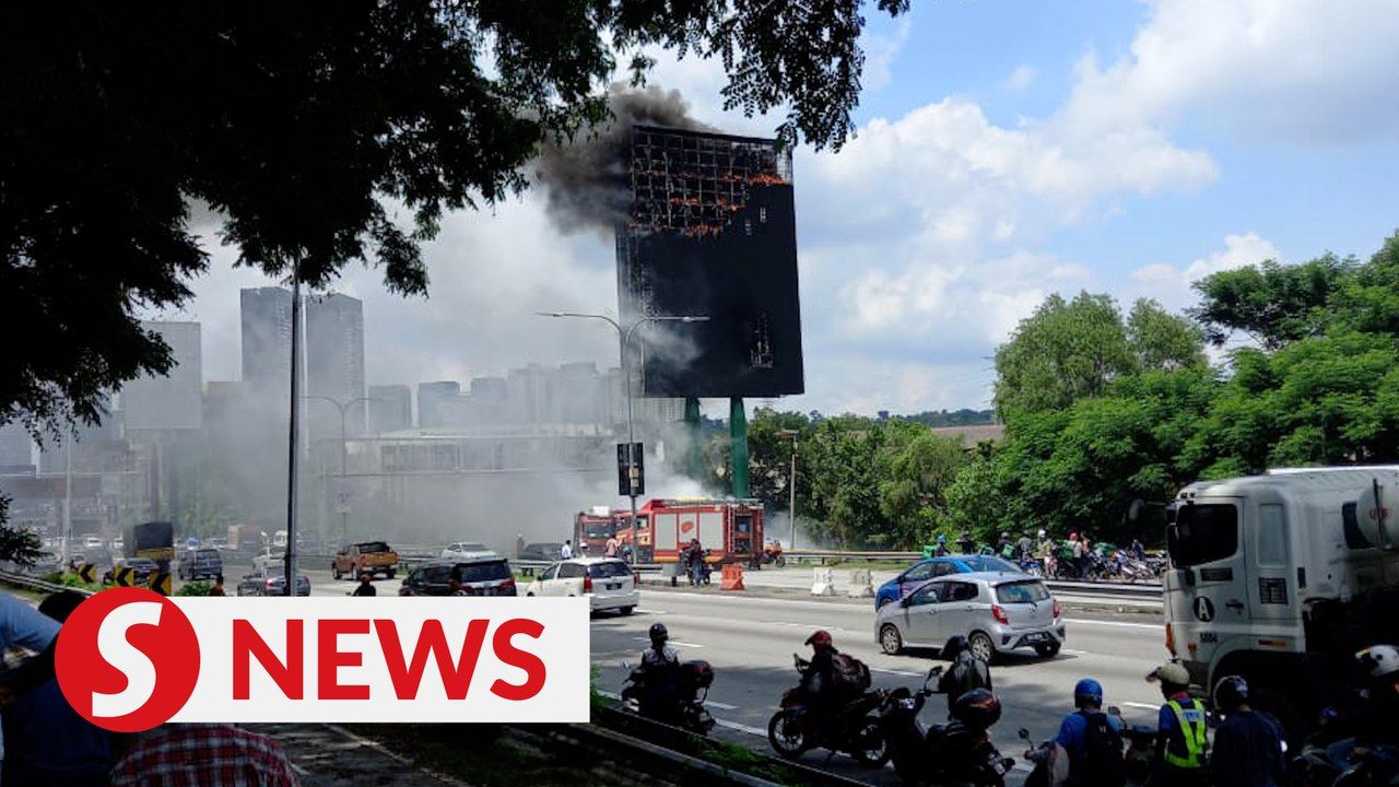 Billboard along Federal Highway catches fire | TheStarTV.com