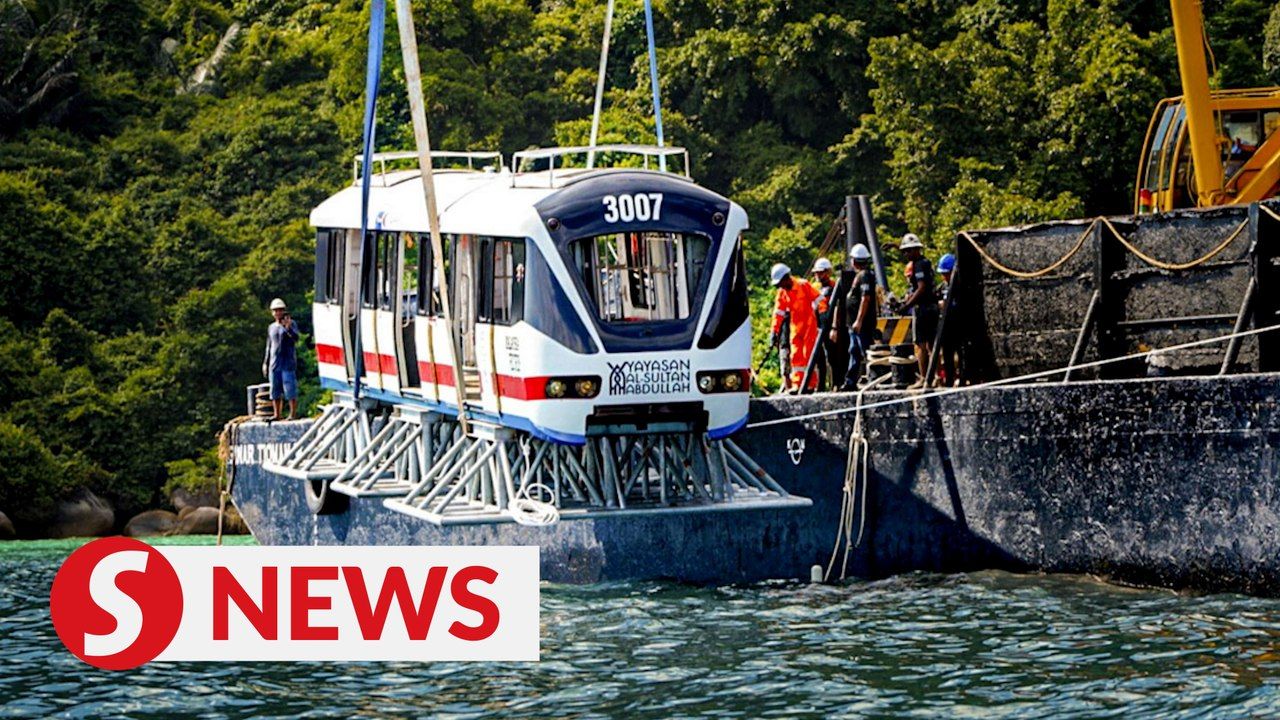 Pahang Sultan officiates launch of first LRT coach reef in Pulau Tioman ...