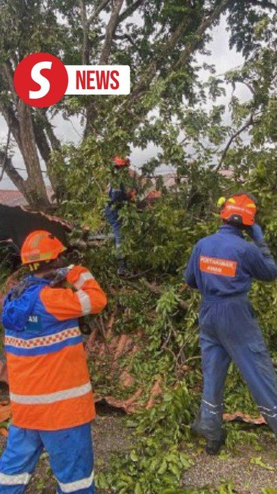 Sik storm destroys 100 houses, Civil Defence on alert | TheStarTV.com