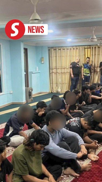 ‘Mat rempit’ group taken to surau by KL traffic cops | TheStarTV.com