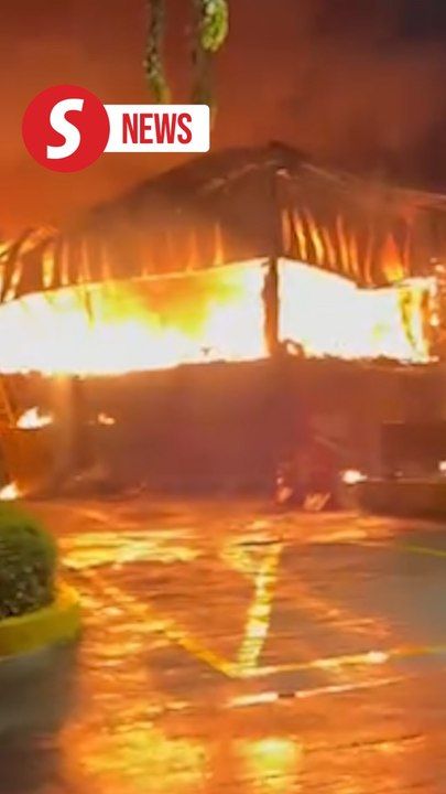 Furniture shop on LDP goes up in flames | TheStarTV.com