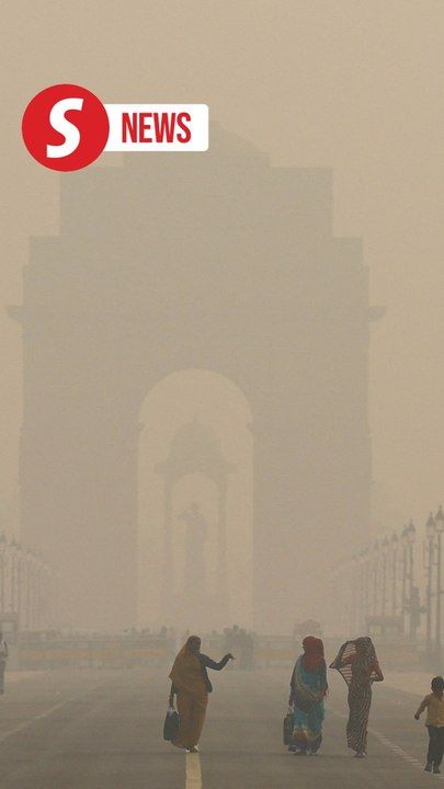 Drone footage shows Delhi engulfed in thick hazardous smog | TheStarTV.com