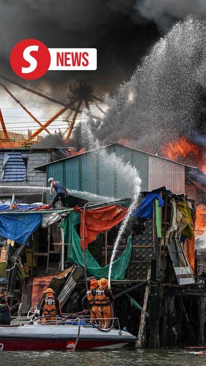 Fire rips through slum area in Manila | TheStarTV.com