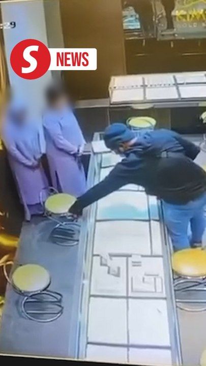 Armed robbery at a busy mall in Melaka | TheStarTV.com