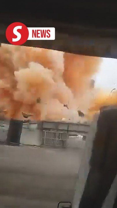 Explosions rock chemical factory fire in Klang | TheStarTV.com