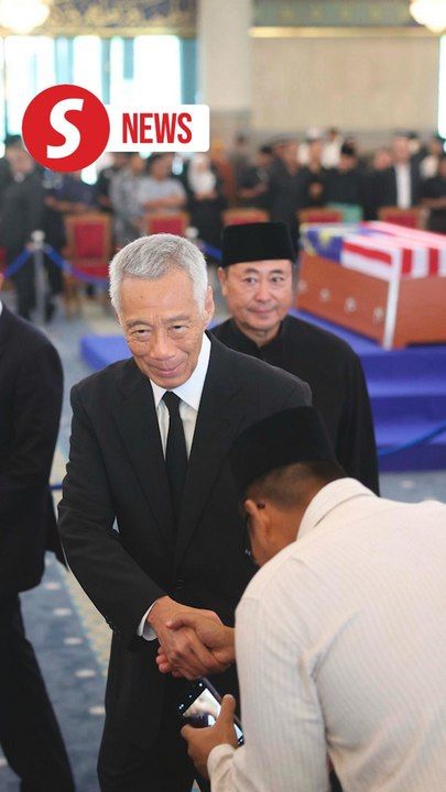Former Singapore PM Lee pays respects to Pak Lah | TheStarTV.com