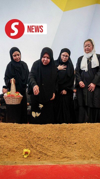 Pak Lah laid to rest after thousands pay their respects | TheStarTV.com
