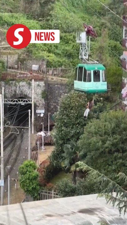 Four dead in cable car accident near Naples, passengers rescued in mid ...