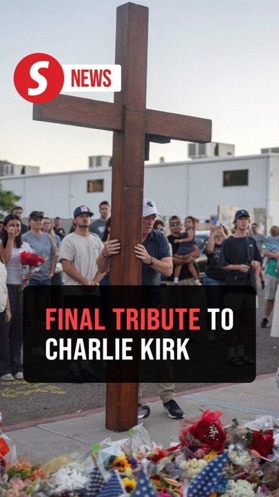 Mourners gather at memorial for Charlie Kirk at Turning Point ...