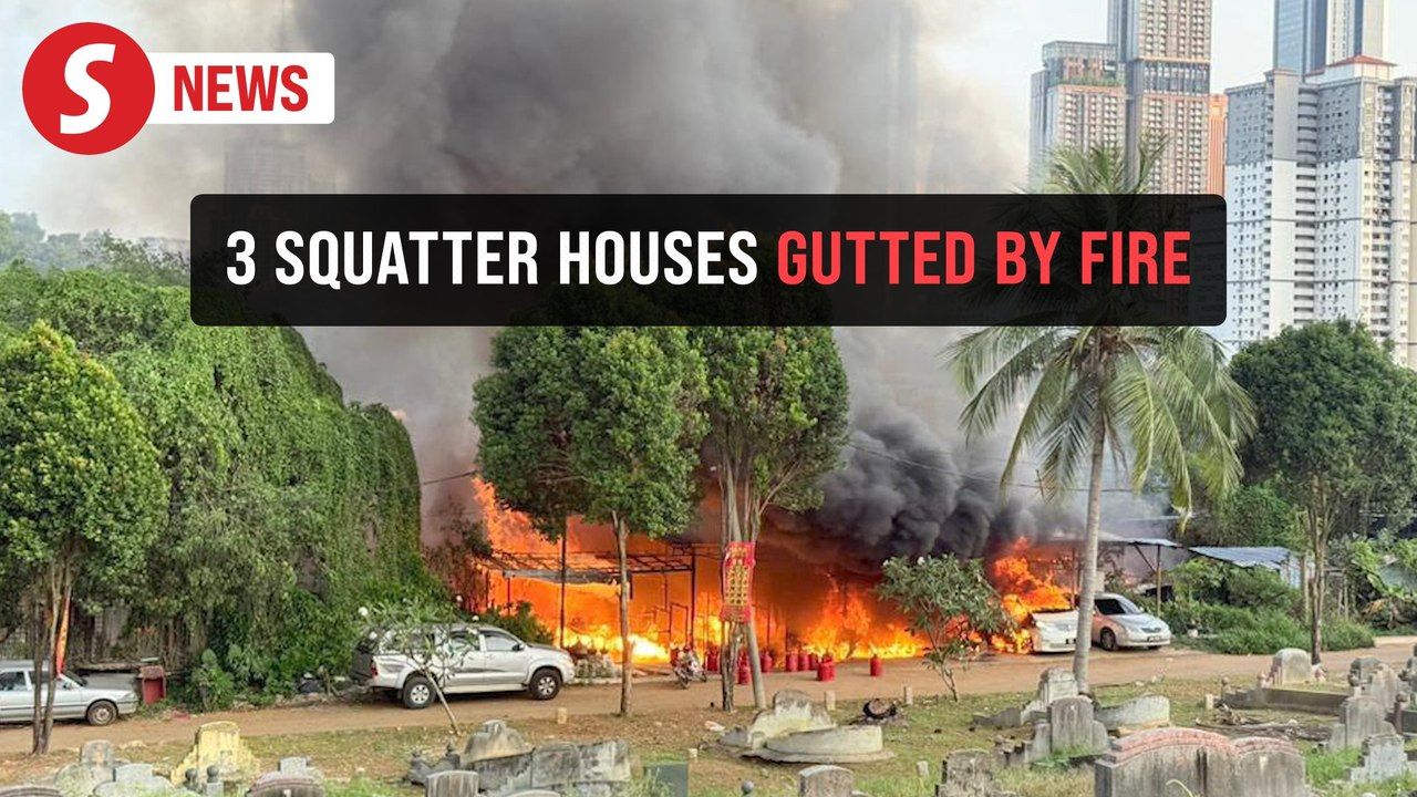Fire destroys three squatter houses at Kampung Bellamy | TheStarTV.com